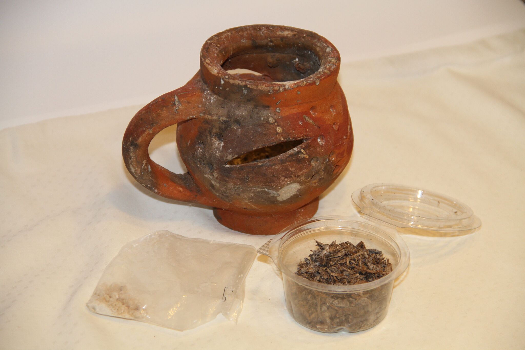 Chetezo: (2017) Zanzibar Archipelago, Tanzania. Artisan Unknown. fired ...